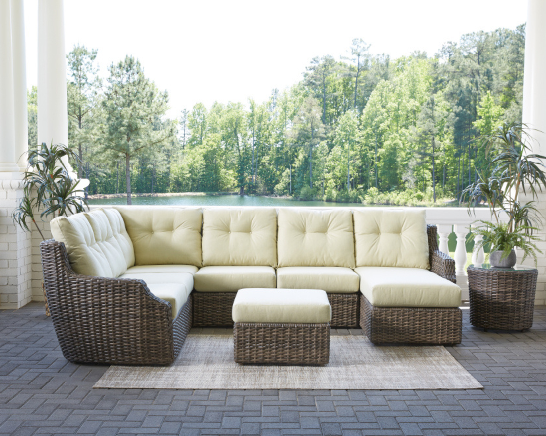 Lloyd Flanders - Casual Furniture World